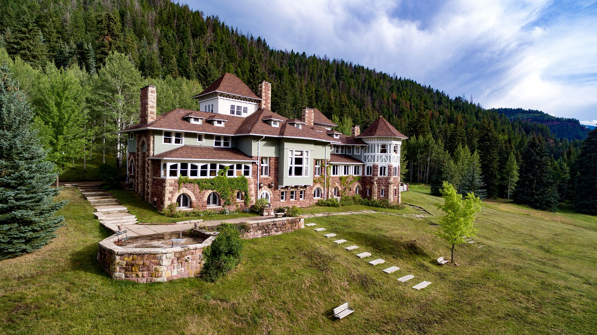 A Night in the Redstone Castle - Sunshine with Savannah
