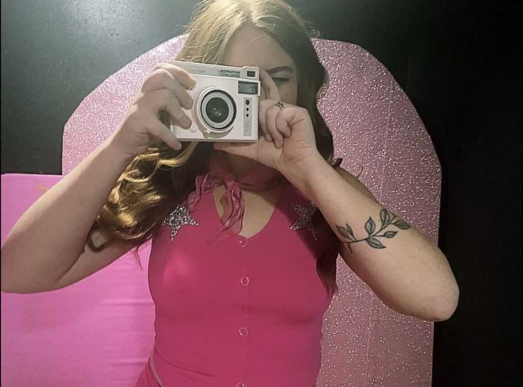 DIY foam arch backdrops - Sunshine with Savannah