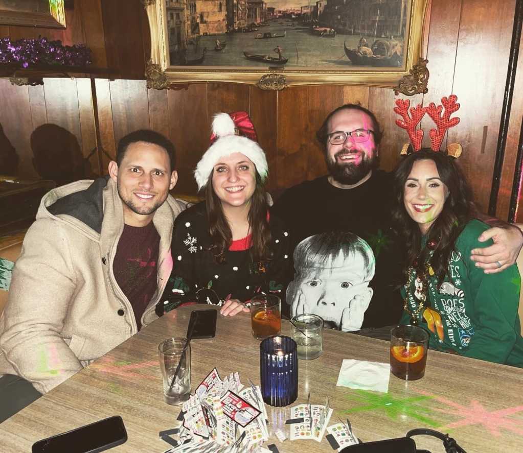Holiday Bar Crawl 2023 - Sunshine with Savannah